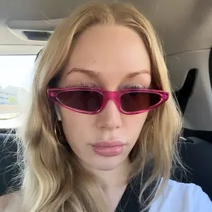 Chatkk profile of elizabeth barnes from Canada