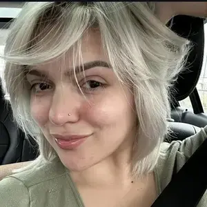 Chatkk profile of mira from Canada