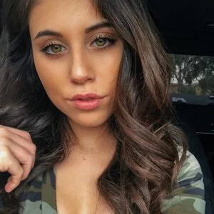 Chatkk profile of violet summers from Australia